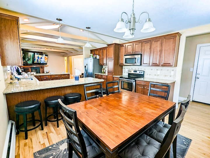 Spacious Foothills Home With Very Beautiful Views - Lakewood
