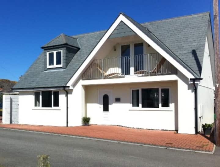 Wonderful Beach House Just 250 Metres From Fistral Beach. (Summer Discounts) - Fistral Beach
