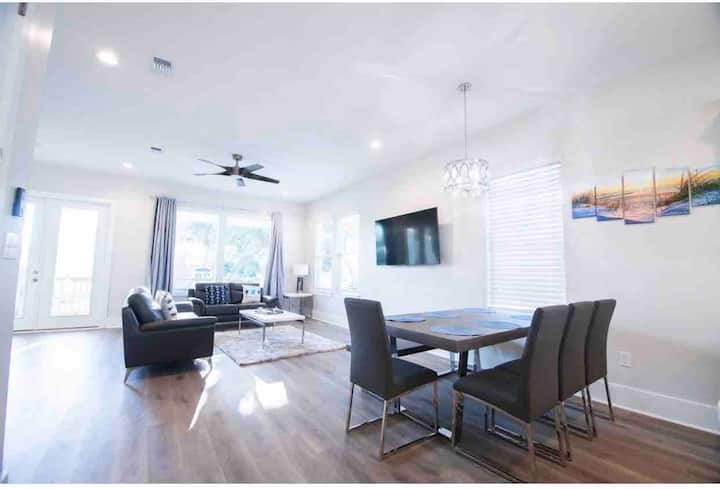 1-min Walk To Beach! Relaxing! Newly Built Bliss! - Gulfport, MS