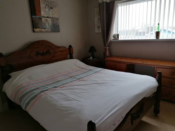 3 Bed Semi Llanrumney Area. 4miles To City Centre - Cardiff