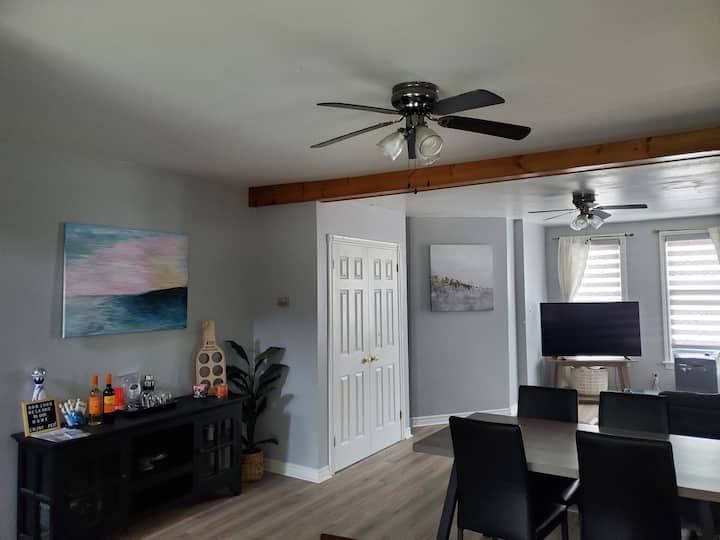 Central Picton 2 Bedroom Home With Sandbanks Pass - Prince Edward