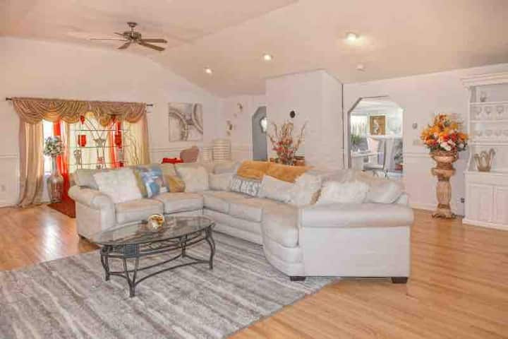 Bright, Stylish Gem Located On Cape Cod Near Dock - Barnstable, MA