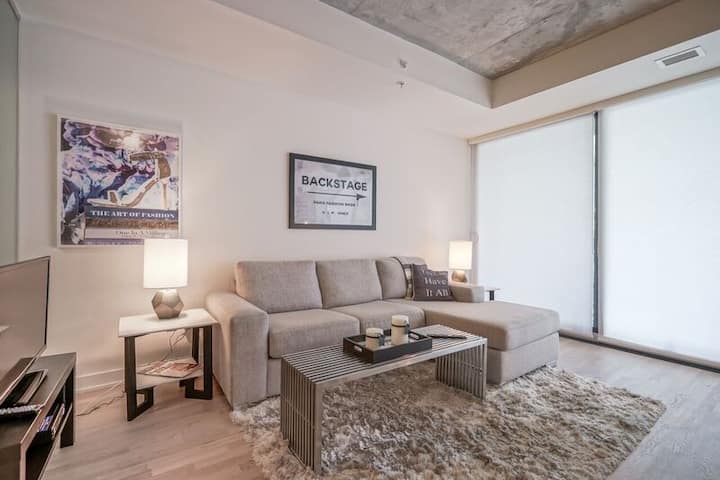Spectular 1br Condo In Hot King West - Toronto