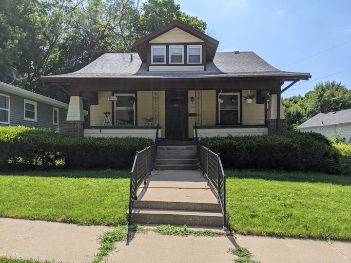 Townside Retreat - Savanna, IL
