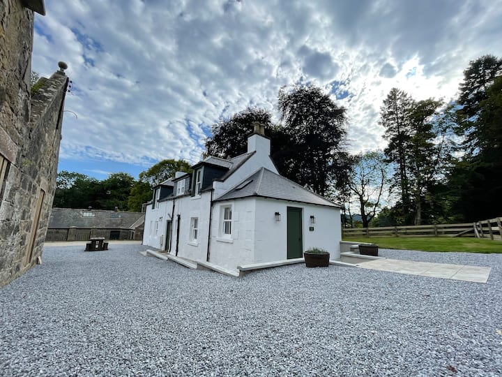 Highland Farmhouse - 3 Bedroom (Sleeps 5+ 3) - Aberdeenshire