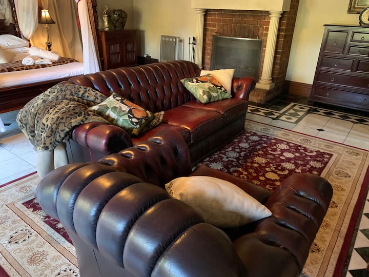 Regency Grand Fireplace Suite - アデレード