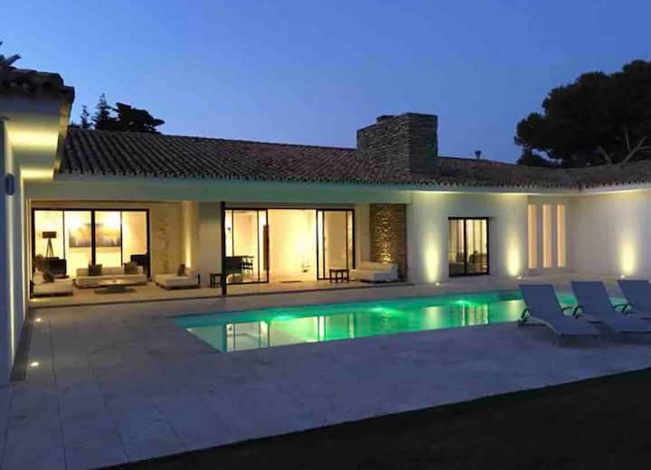 Moderna Villa - Piscina Climatizada, Bbq & Golf - Marbella