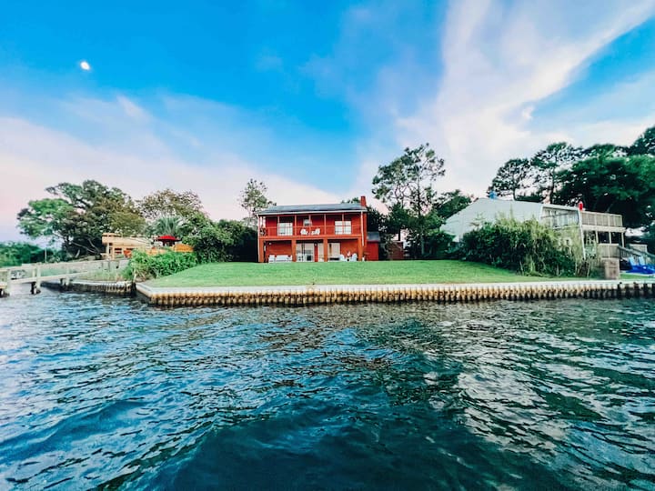 Relaxing Waterfront Beach Vacation Home - Fort Walton Beach, FL