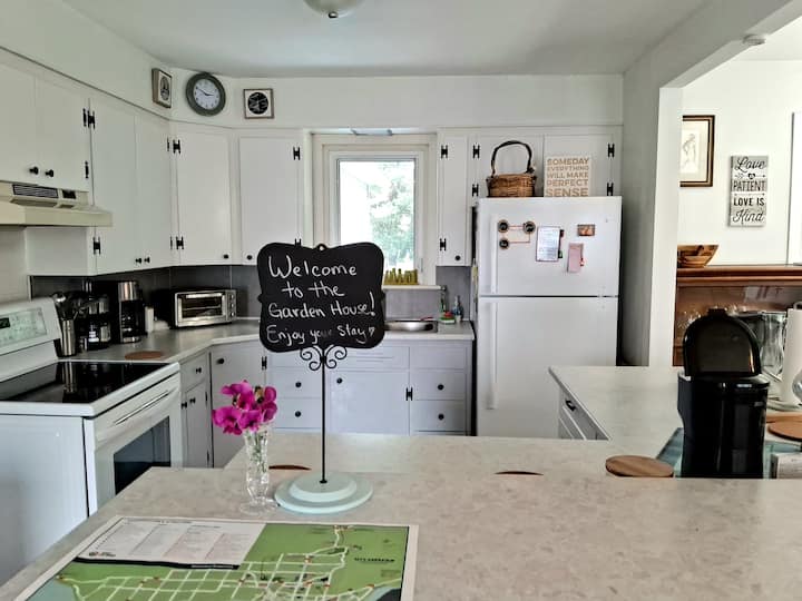 Garden House, 3 Bd, 3 Mins From Downtown - Sault Ste. Marie