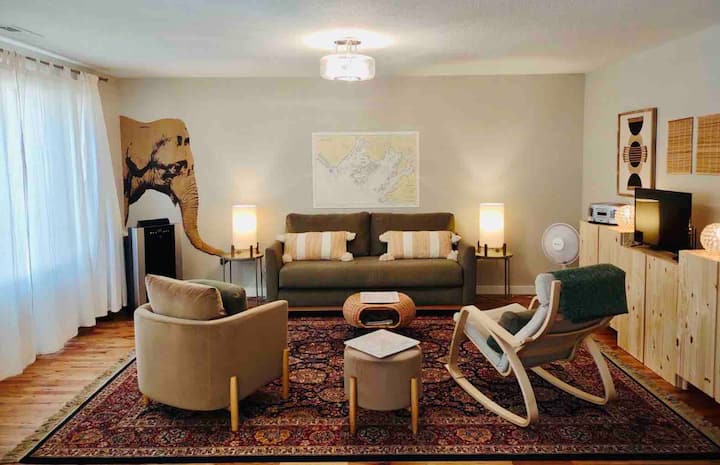 Peaceful, Newly Renovated Home Away From Home - Lake Oswego, OR