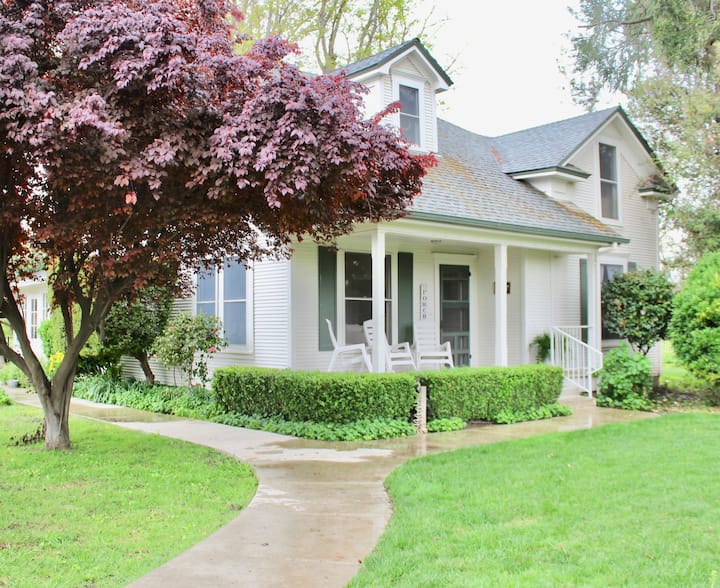 Beautiful Farmhouse With Room For All…10 Beds! - Chico, CA