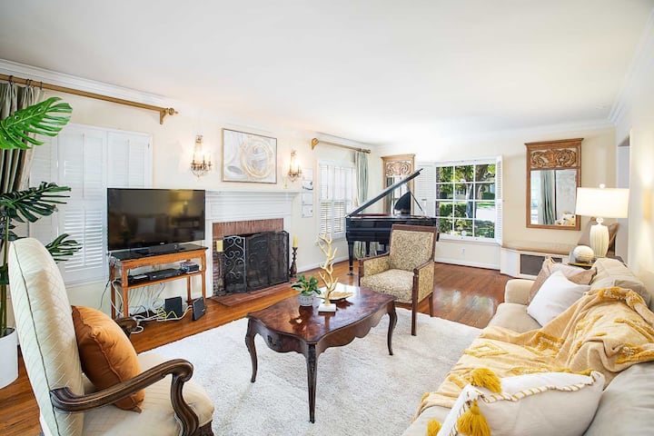 Glamour On Lorain M#41181 - Pasadena, CA