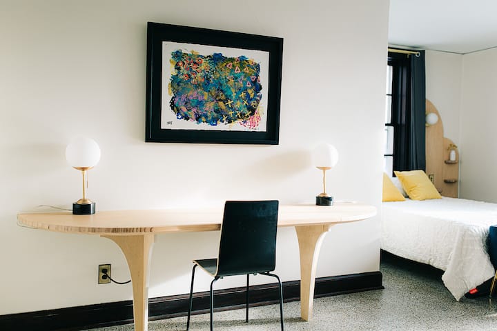 The Wilson O | Bright 2br With Custom Detail - Madison, WI