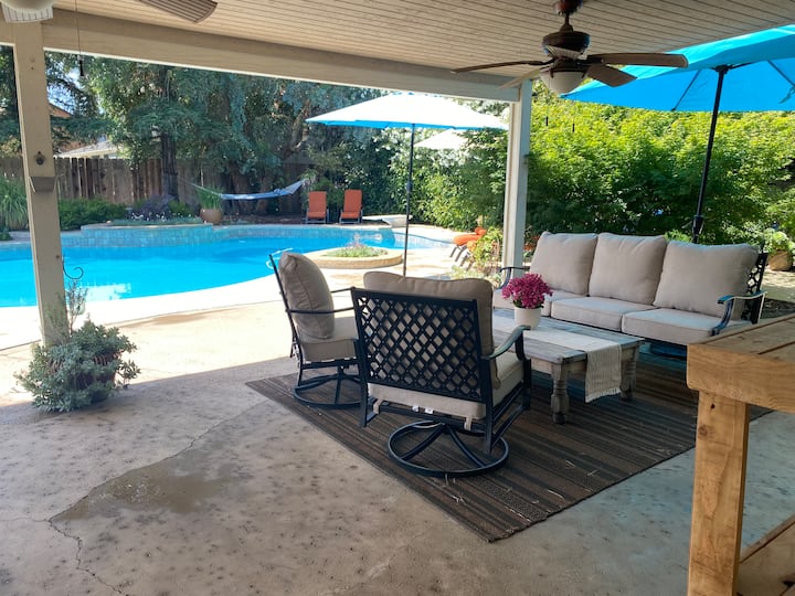 The Cambridge House/visalia, Beautiful Yard/pool - Visalia, CA
