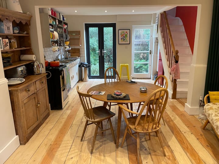 Brighton (Hanover) Home Sleeps 6 - Brighton