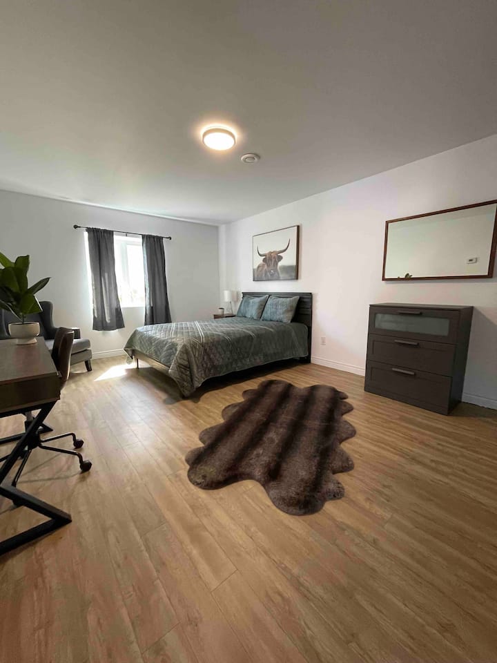 Beautiful 2 Bedroom Ground Level - Truro