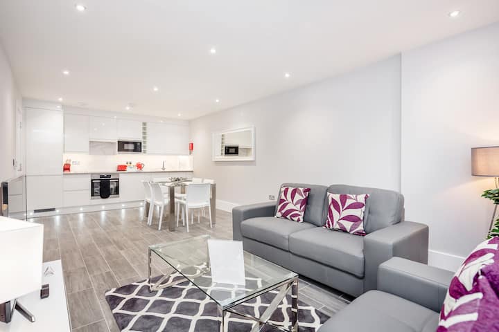 Two Bedroom Luxurious Apartment In Hove (Brighton) - Brighton