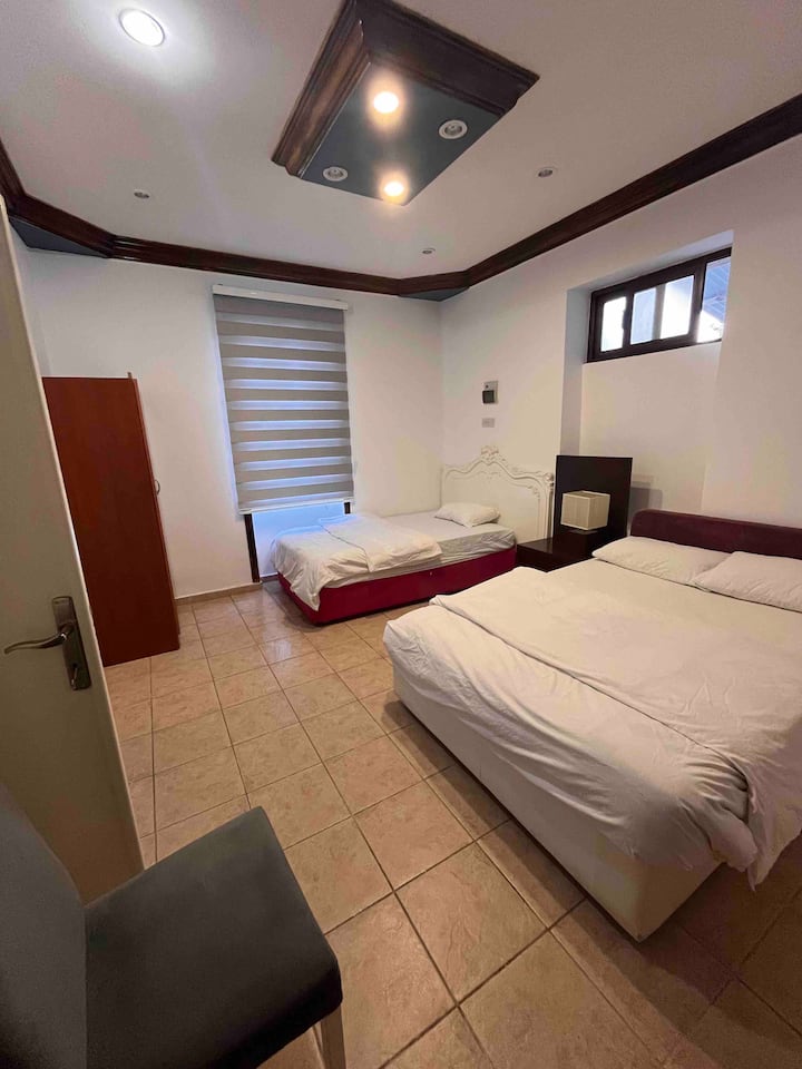 Savoy Otelle Karşı Karşıya - Girne