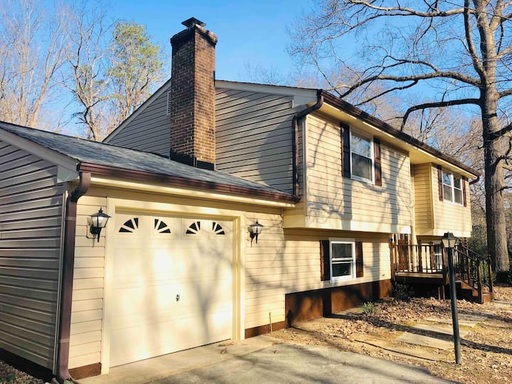 Cozy 4-bedroom Home 10 Min. To 95 W/gym - Fredericksburg, VA