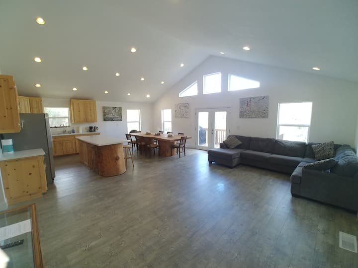 Mountain Place, Updated 3br/2ba Home! - Groveland, CA
