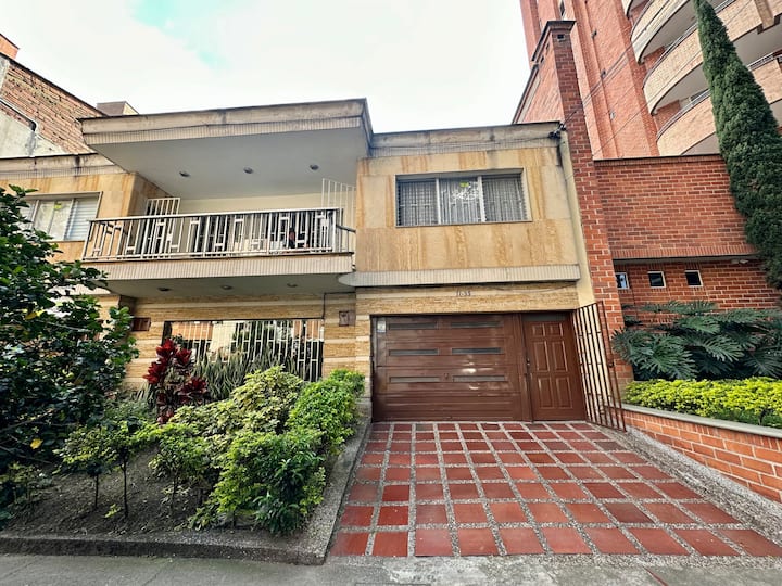 Casa Olimpo En Laureles - Medellín