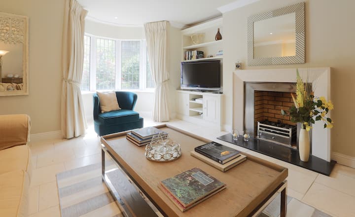 Elegant And Contemporary Large 3 Bedroom Home - Dublín