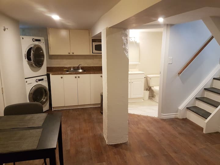 Stipley Crash Pad - Hamilton, Canadá