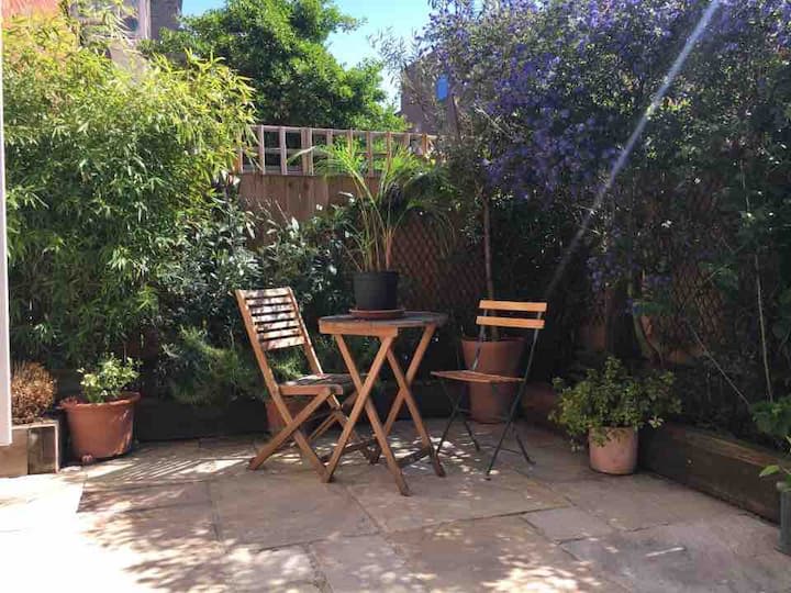Homely 3 Bed Garden Flat Off Brick Lane - London, UK