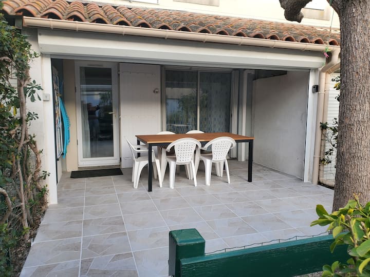 Villa De 40 M² Rdc, 2 Chambres,4/ 6 Pers, Piscine - Aigues-Mortes