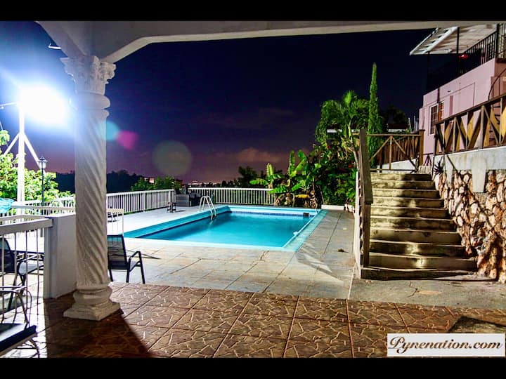 Studio Apartment With Views And A Pool. - Kingston