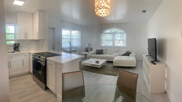 Rainbow 1 Bedroom With Double Queen - Hollywood, FL