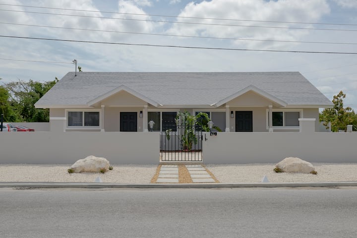 Love Nest - Nassau