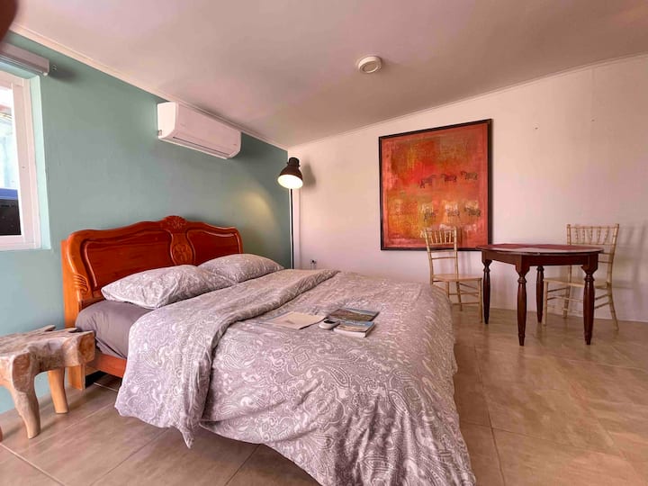 Studio3 Palm Beach: Location, Location, Location! - Aruba
