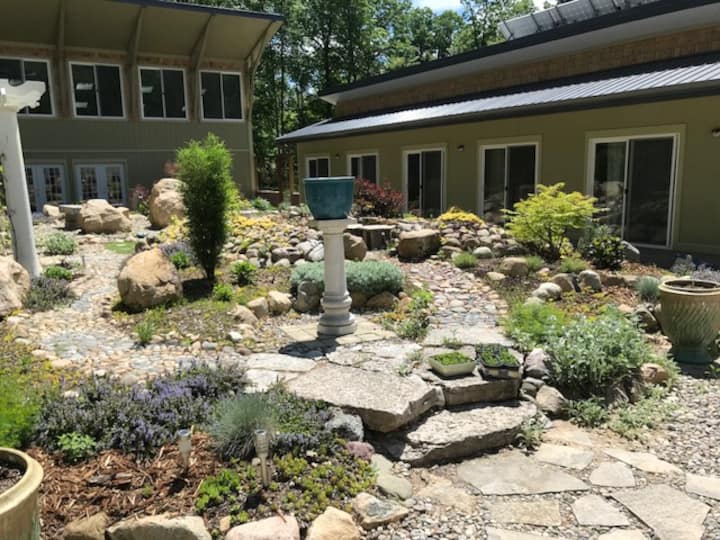 Stunning Courtyard Garden Room 4 - Big Rapids, MI