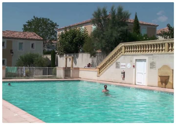 Jolie Villa Et Jardin Centre Uzes à Pieds, Piscine - Uzès