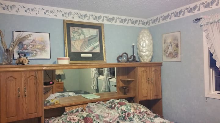 Neaky Place 1 - Innisfail, AB, Canada