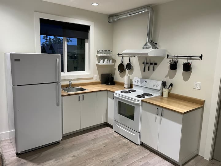 2 Queen Beds W/ Laundry, Full Kitchen $0 Clean Fee - Langford