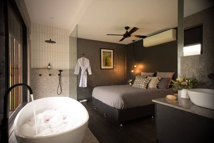 Sambar Hills: King Valley- #2 Vines Guest Suite - Australia