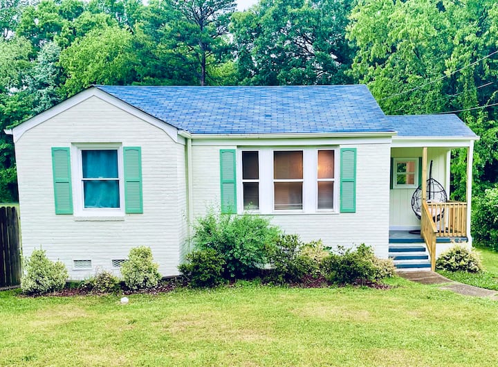 Peaceful Cottage Near Uptown & Music/art (Dogs Ok) - Charlotte, NC