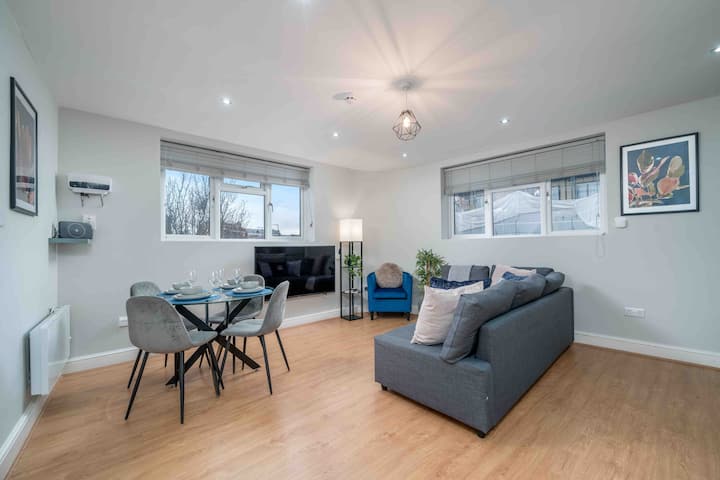 2 Bedroom London Apartment Near Station -Limehouse - London