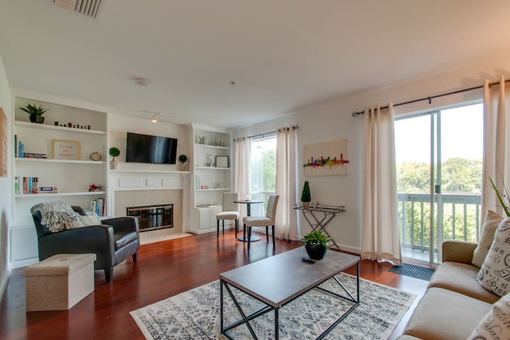 Cozy Riverfront Condo - Perfect Location - Nashville, TN