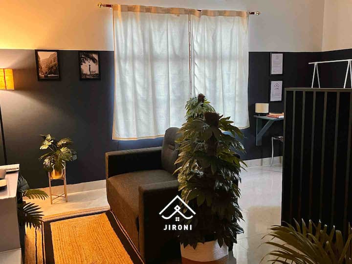 Jironi Room(1)-modern+minimal Stay In A 6 Bhk - ゴウハティ