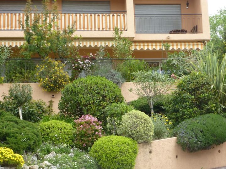 Appartement Dans Résidence Fermée Avec Piscine - Vence