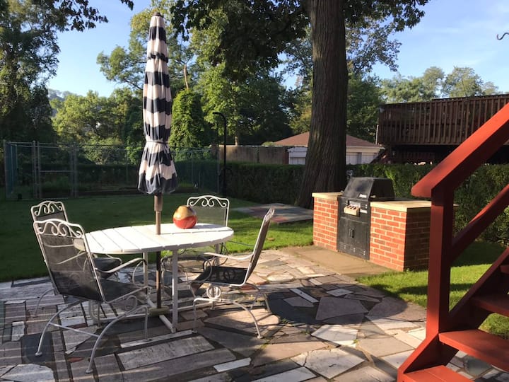 Renovated Large Private Studio In Squirrel Hill - Forest Hills, PA