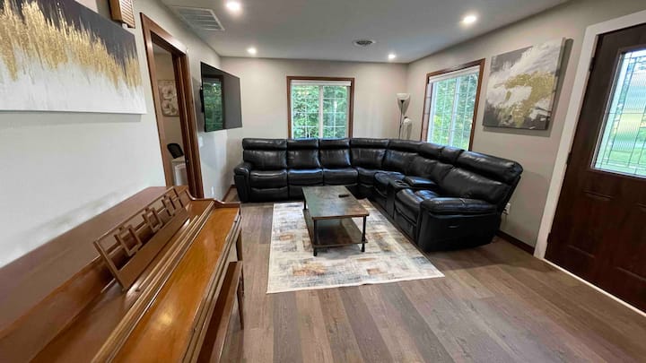 Tremendous Thompson Tenement 3bd House Hoagland - Fort Wayne, IN