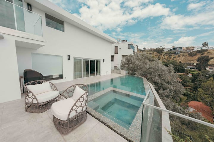 Exclusive Hillside Hideaway-private Room - Los Angeles, CA