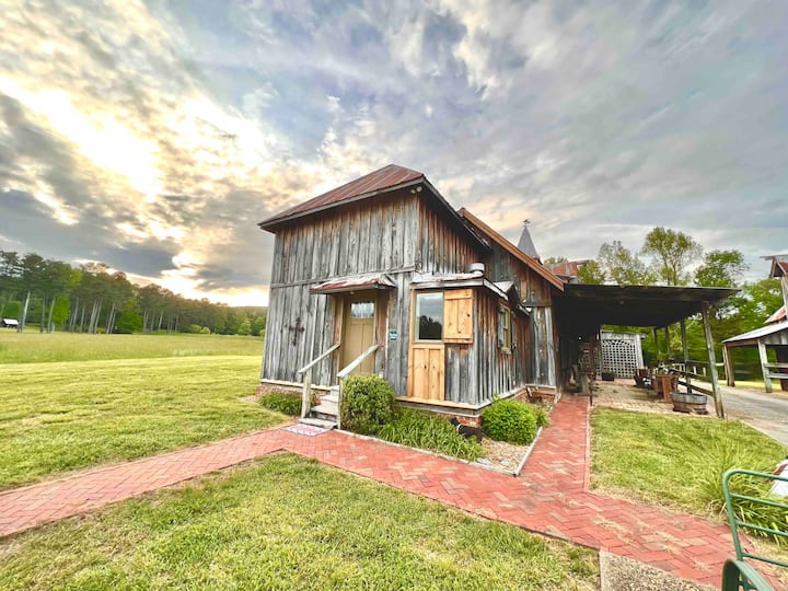 Carriage Cottage At The Farm - Summerville, GA