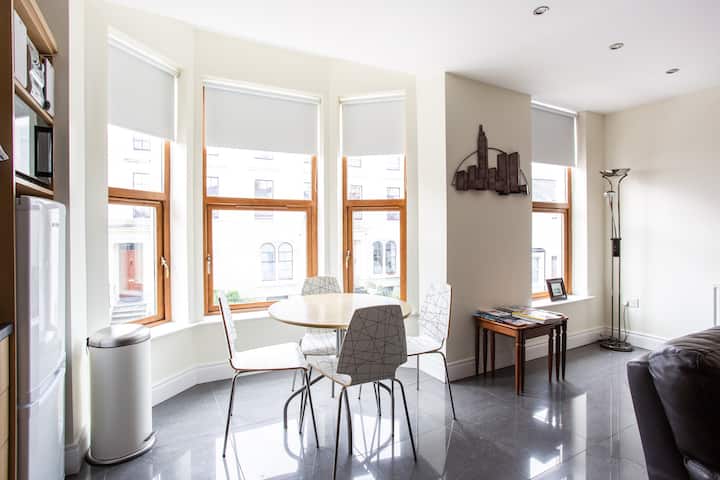Queen's Apartment, 1st Floor, Two Bedrooms. - Belfast