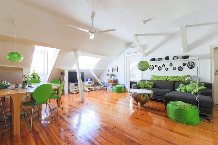 Green Vintage Apartment In Central Lisbon - Lisbon