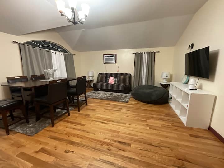 Cozy 3br/2bth W/balcony 10min From Jfk &Ubs - Long Beach, NY